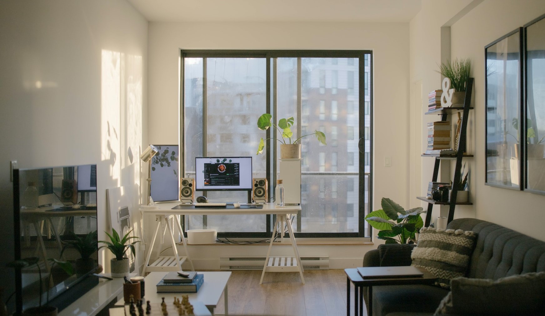 Large apartment windows – desirable or deadly? | The Fifth Estate